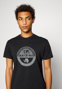 Napapijri BOLLO - T-shirt con stampa - black/nero - Zalando.it