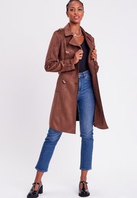 Cache Cache LANGER AUS MIT KNÖPFEN - Trenchcoat - marron/braun - Zalando.at