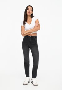 PULL&BEAR BASIC MOM COMFORT - Straight leg jeans - black/zwart - Zalando.nl