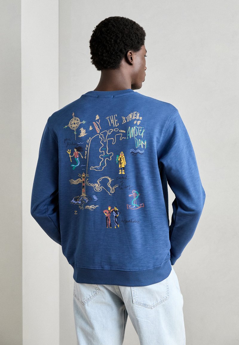 Scotch & Soda FRONT BACK MAP ARTWORK - Sweatshirt - ocean blue/blue ...