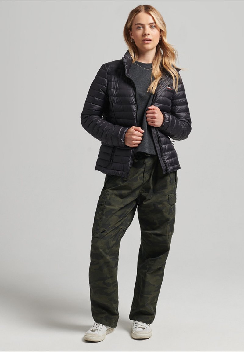 Superdry TECH CORE - Chaqueta de plumas - black/negro - Zalando.es