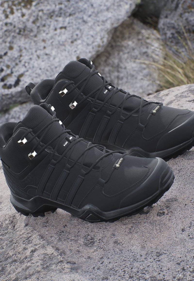 adidas Terrex TERREX SWIFT R2 MID GORE-TEX® HIKING - Zapatillas de ...