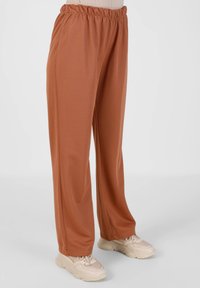 Modanisa TAN- SET - TAVIN - Trainingspak - ochre/okergeel - Zalando.nl