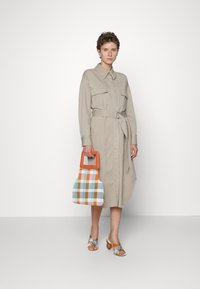 Zign Studio WOVEN_TENCEL ™ CARBON COTTON UTILITY DRESS - Freizeitkleid ...