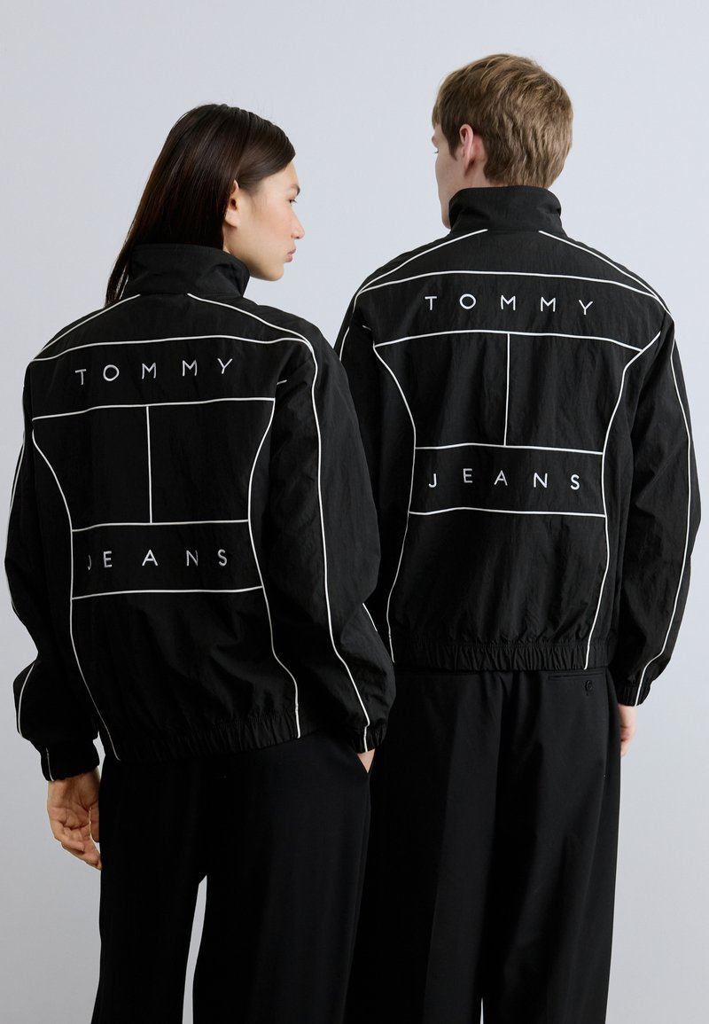 Tommy Jeans PIPING DETAIL FLAG JACKET UNISEX - Summer jacket - black ...