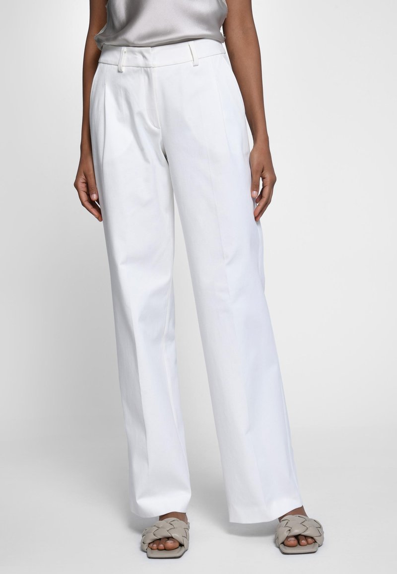 St. Emile Trousers - ecru/white - Zalando