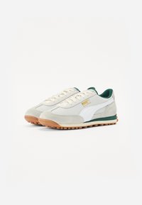 Puma EASY RIDER ELEVATED UNISEX - Sneakers basse - light grey/green ...