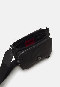 HUGO ELLIOTT CROSSBODY UNISEX - Umhängetasche - black/schwarz - Zalando.ch