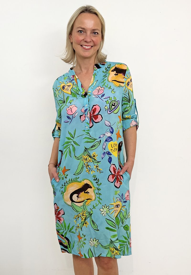 Emily van den Bergh Freizeitkleid - aqua multi comic/mehrfarbig ...