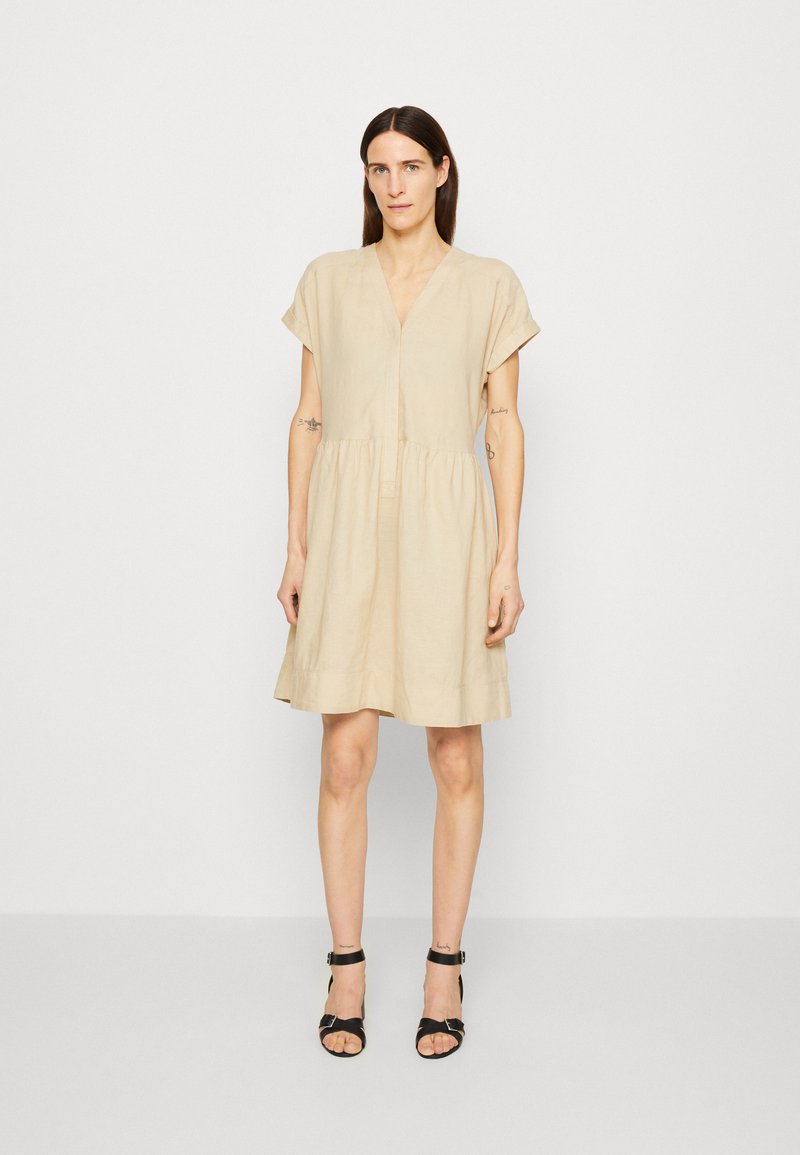 Esprit DRESS - Freizeitkleid - sand - Zalando.de