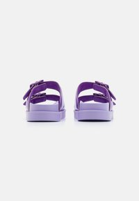 Buffalo SOL ARI - Pantolette flach - purple metallic/lila - Zalando.ch