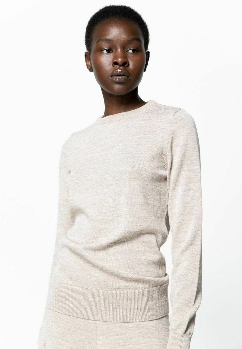 Rhea. CREW - Jumper - sand - Zalando