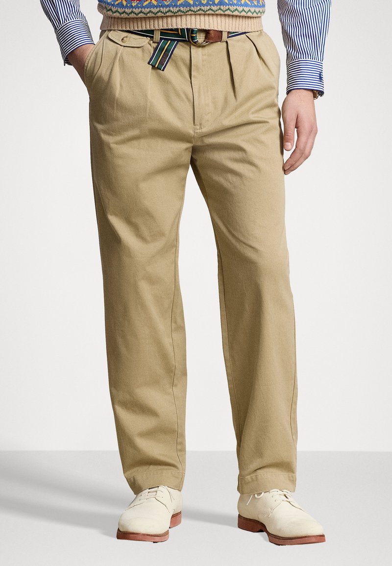 Polo Ralph Lauren WHITMAN RELAXED FIT PLEATED CHINO PANT - Chino - beige/blu scuro - Zalando.it