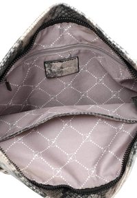 Tamaris Umhängetasche - silver/grau-metallic - Zalando.at