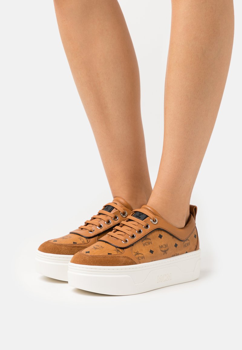 MCM SKYWARD - Sneakers low - cognac/coniac - Zalando.ro
