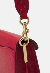 COACH TABBY SHOULDER - Handtasche - bold red/rot - Zalando.de