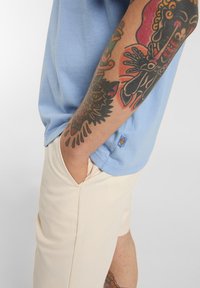 Dickies THORNVILLE SS TEE - Camiseta estampada - endless sky/azul claro ...