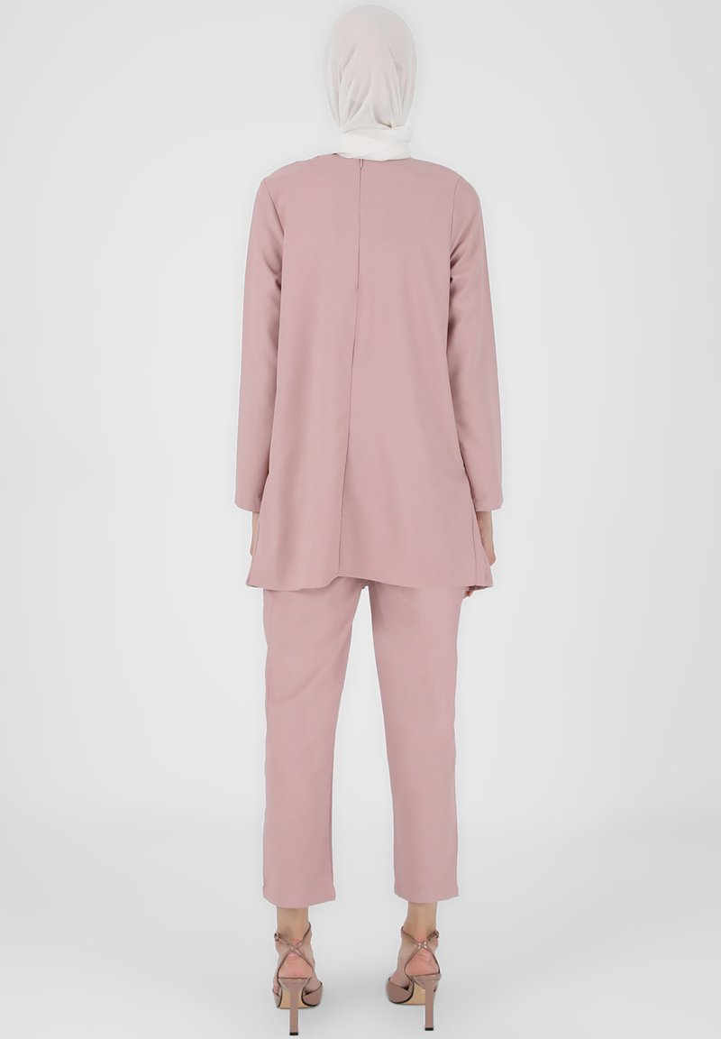 Modanisa CREW NECK REFKA SET - Stoffhose - pink - Zalando.de