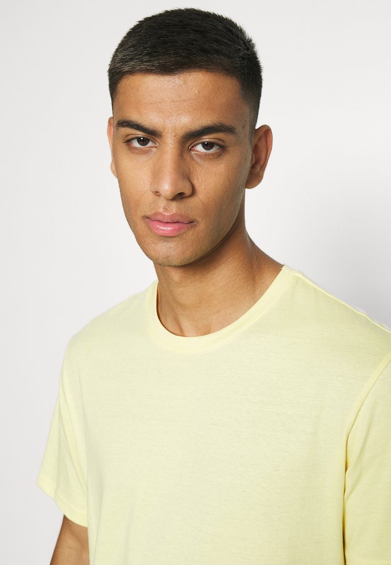 Only & Sons ONSMATT LIFE LONGY TEE 7 PACK - T-paita - surf spray/pastel ...