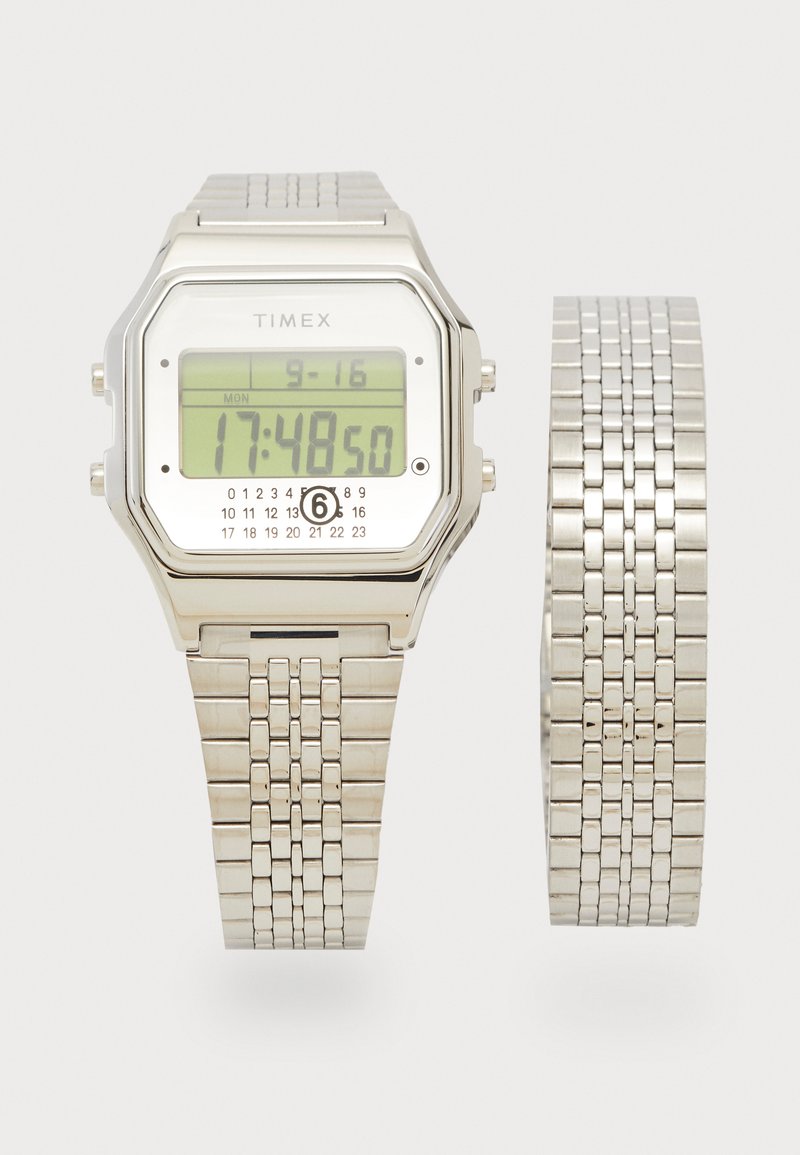 Timex TIMEX X MM6 MAISON MARGIELA T80 GIFT EXTRA BRACELET SET - Digitaluhr - silver-coloured ...