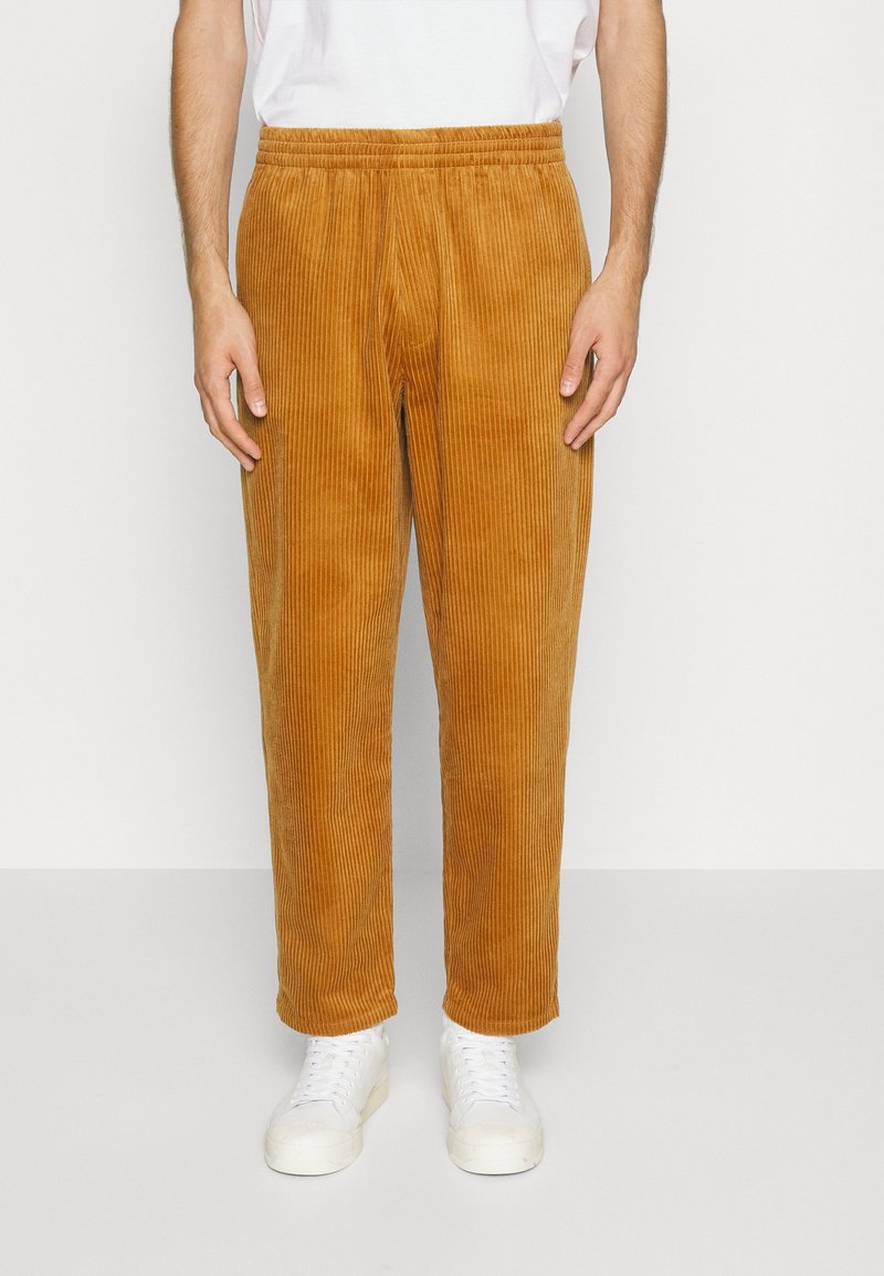 Rotholz WIDE PANT UNISEX - Stoffhose - toffee/cognac - Zalando.ch