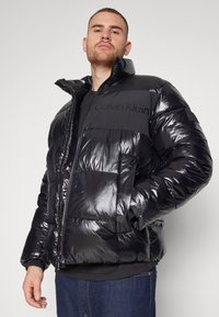 Calvin Klein GLOSSY QUILT JACKET - Winterjacke - black/schwarz - Zalando.de