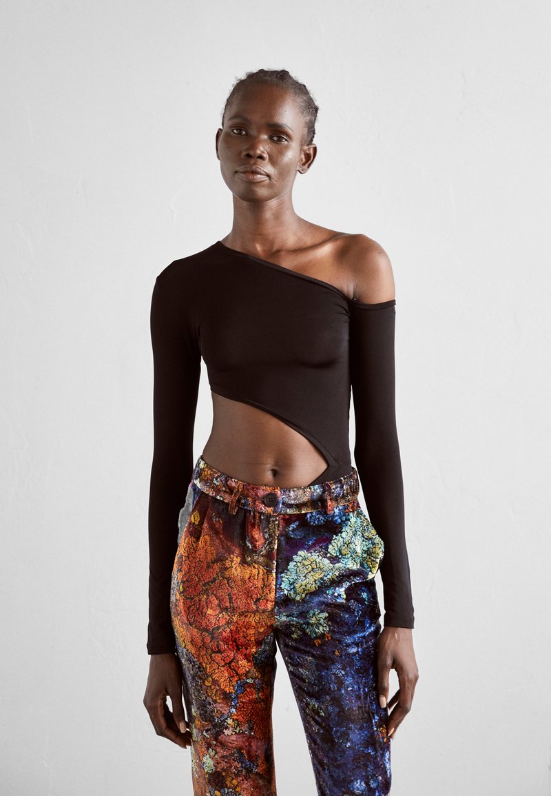 Materiel DIAGONAL CUT BODY - T-Shirt print - black/schwarz - Zalando.de