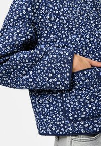 Pieces PCRIKKE QUILTED - Light jacket - navy blue/mottled blue - Zalando