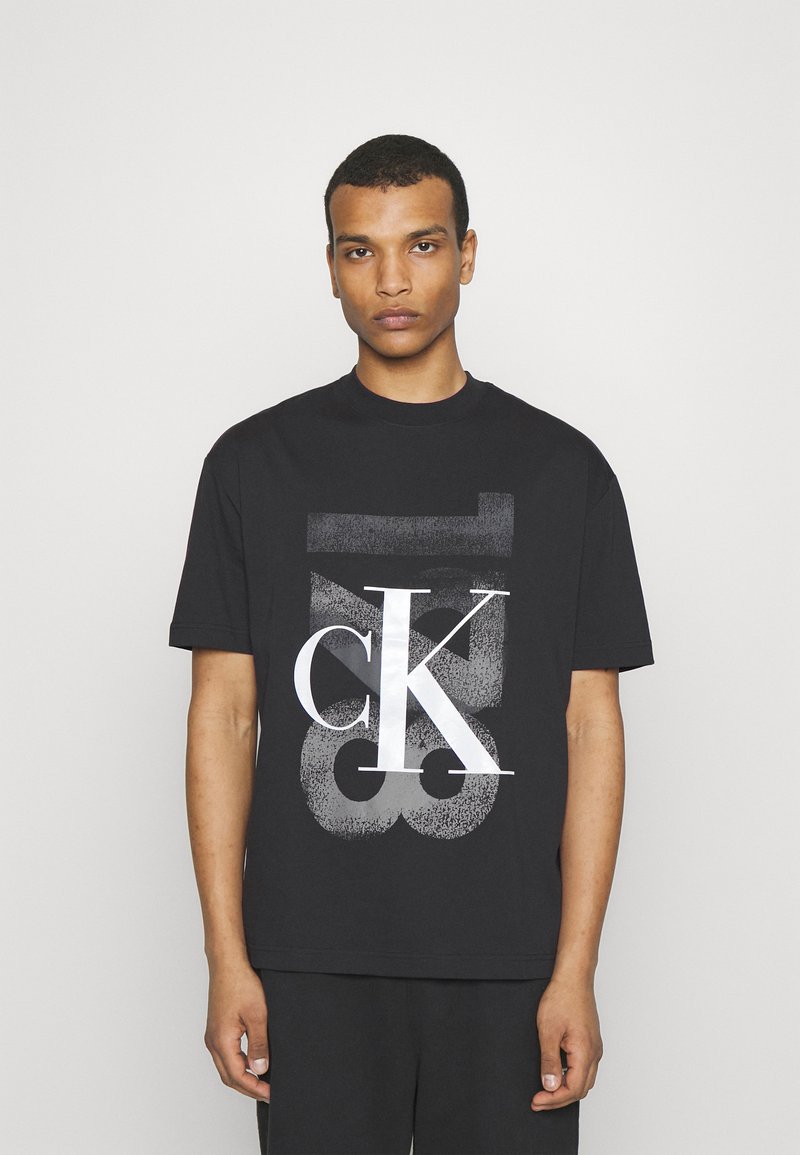 Calvin Klein Jeans VARSITY UNISEX - Print T-shirt - black - Zalando.co.uk