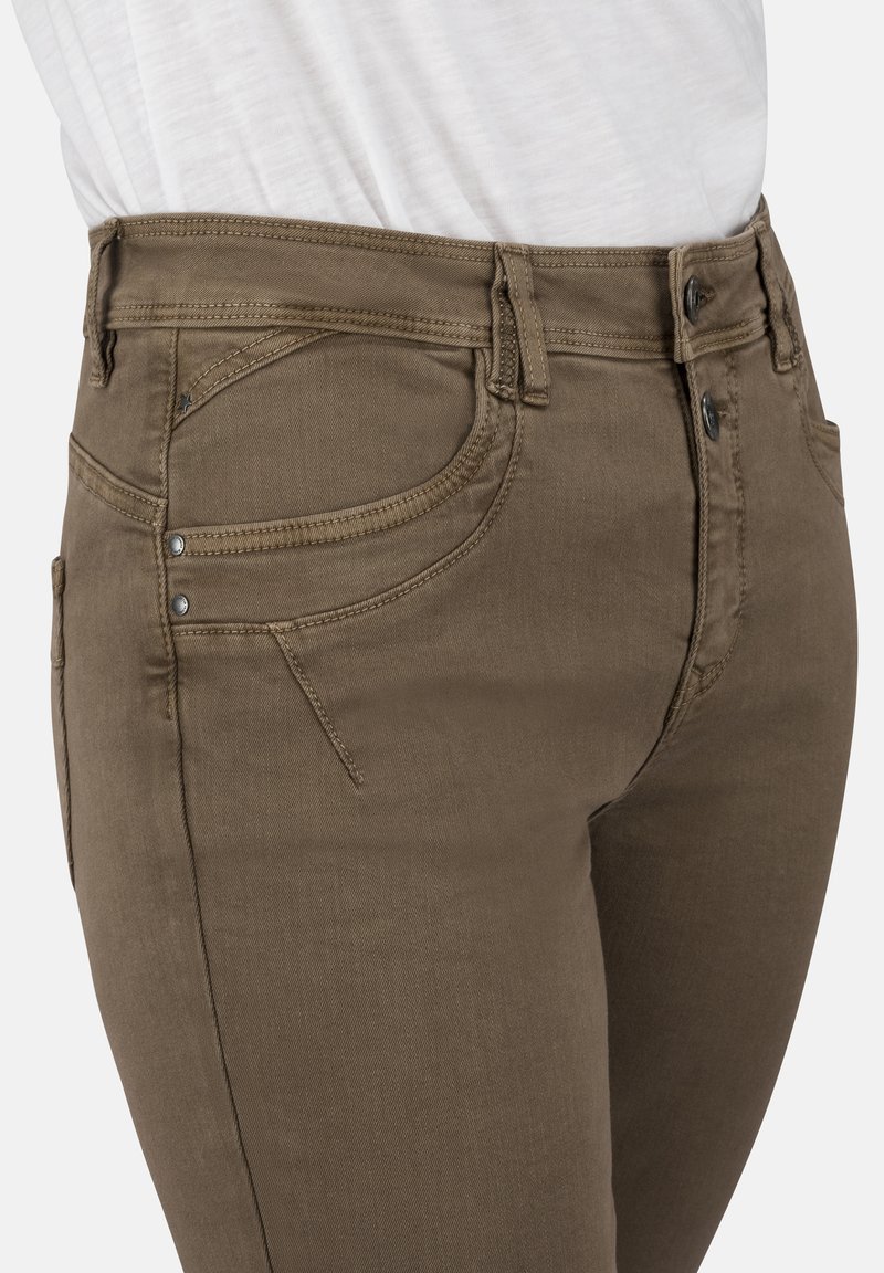 Stooker Women DAVOS BOYFRIEND FIT - Jeans Tapered Fit - shitake/braun ...