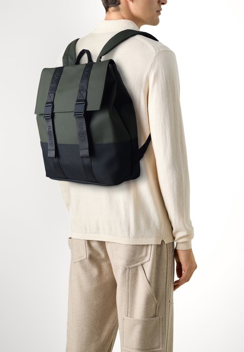 Rains TRAIL ROLLTOP BACKPACK UNISEX - Rygsække - black/sort - Zalando.dk