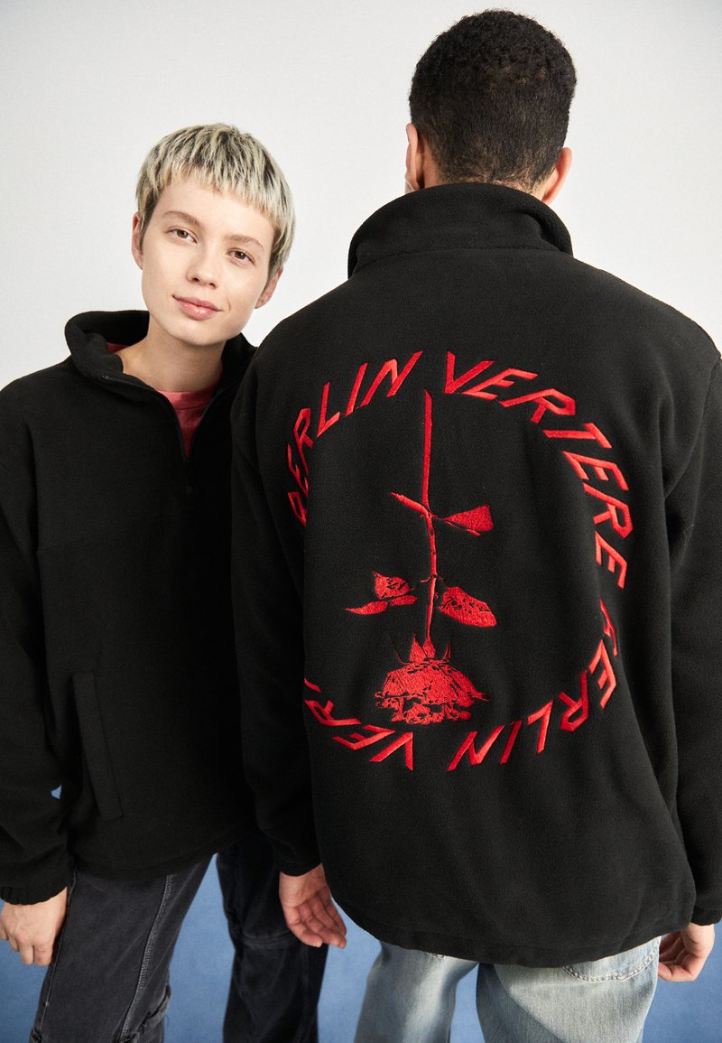 Vertere Berlin CIRCLE LOGO FLEECE SWEATER - Fleecetröja - black/svart ...