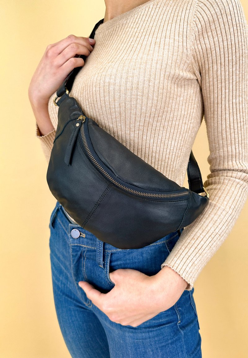 Gusti Leder CILLIAN - Gürteltasche - schwarz schafsleder/schwarz ...