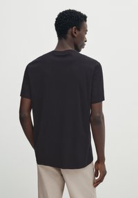 Massimo Dutti KURZÄRMELIGES AUS REINER - T-Shirt basic - dark blue ...