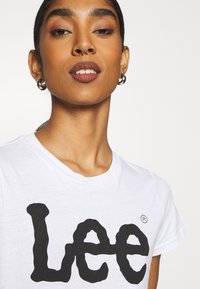 Lee LOGO TEE - T-shirt print - white/wit - Zalando.nl
