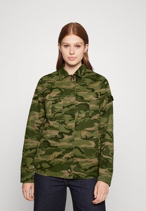 Urban Classics LADIES OVERSIZED CAMO JACKET - Leichte Jacke - brick ...