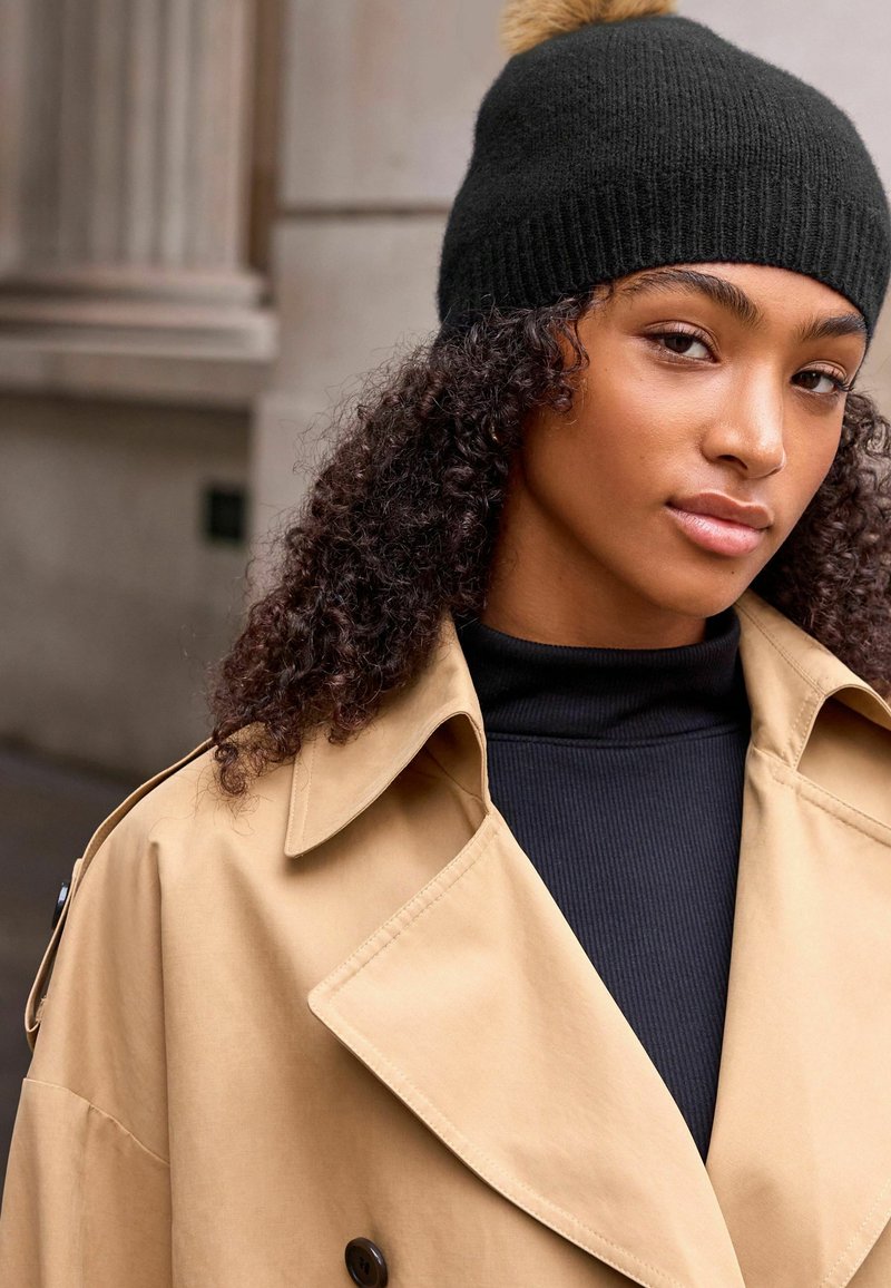 Next COLLECTION LUXE POM - Bonnet - black/noir - ZALANDO.FR