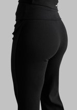 aim’n® EASE RIBBED - Housut - black/musta - Zalando.fi
