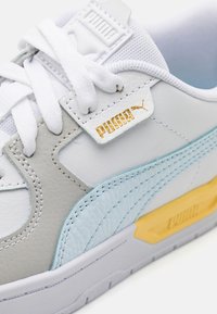 Puma CALI DREAM - Zapatillas - white/cool light gray/icy blue/blanco ...