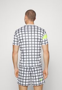 EA7 Emporio Armani TENNIS PRO TEE - T-shirt med print - white/vit - Zalando.se