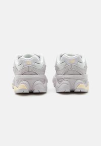 New Balance 9060 UNISEX - Baby shoes - horizon grey/calcium/lilac - Zalando