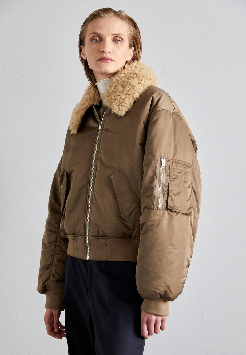 Filippa K JACKET - Geacă bomber - nougat/maroniu deschis - Zalando.ro