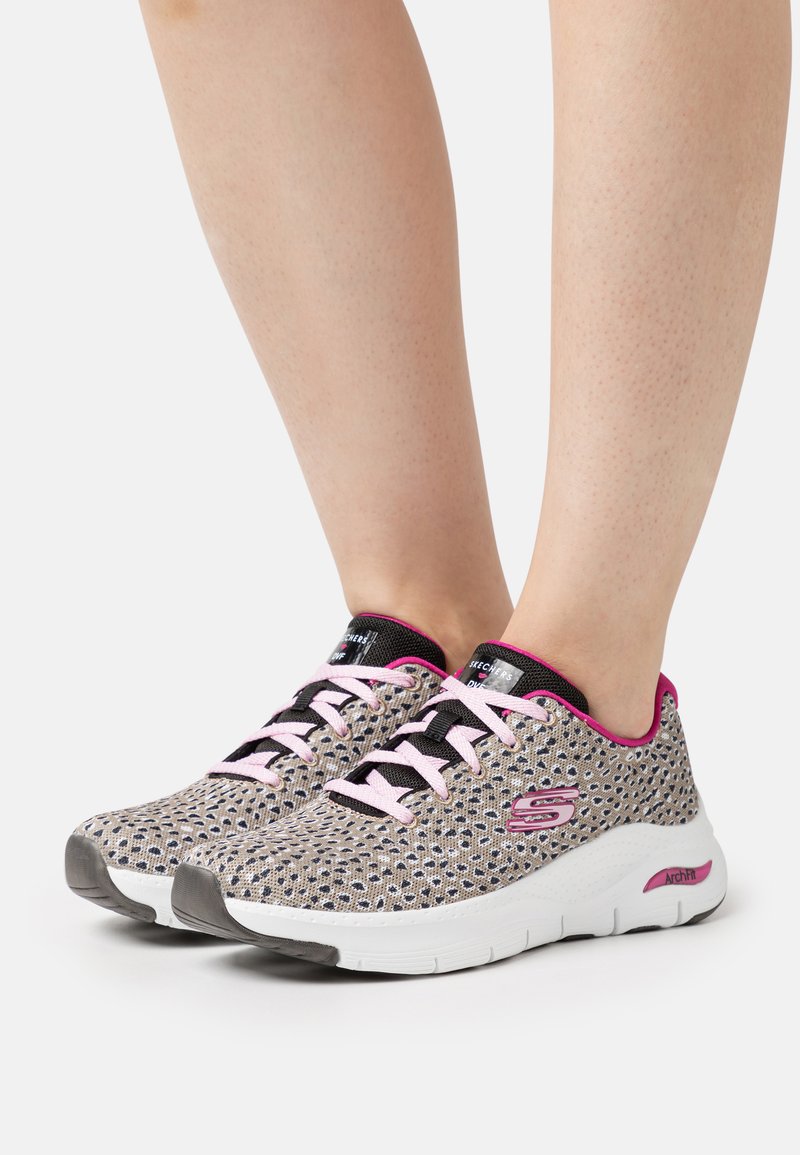 Skechers Sport ARCH FIT - Trainers - natural/black/black - Zalando.de