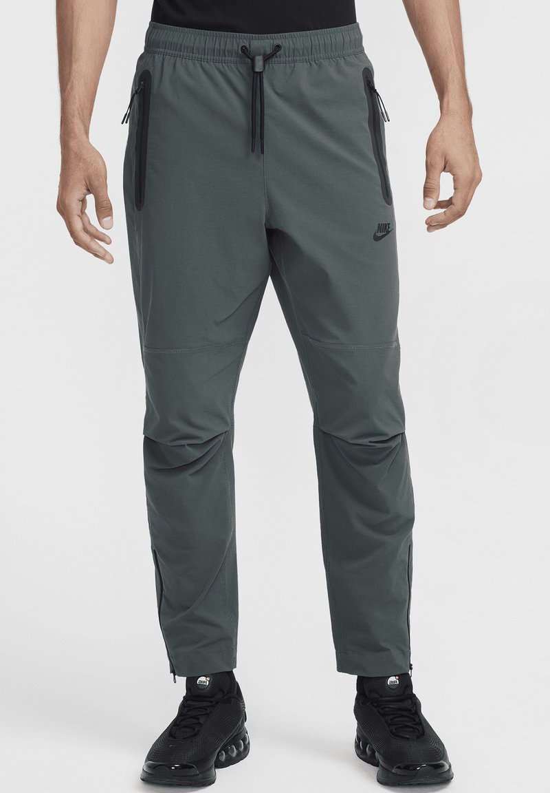 Nike Sportswear Broek - vintage green black/groen - Zalando.nl