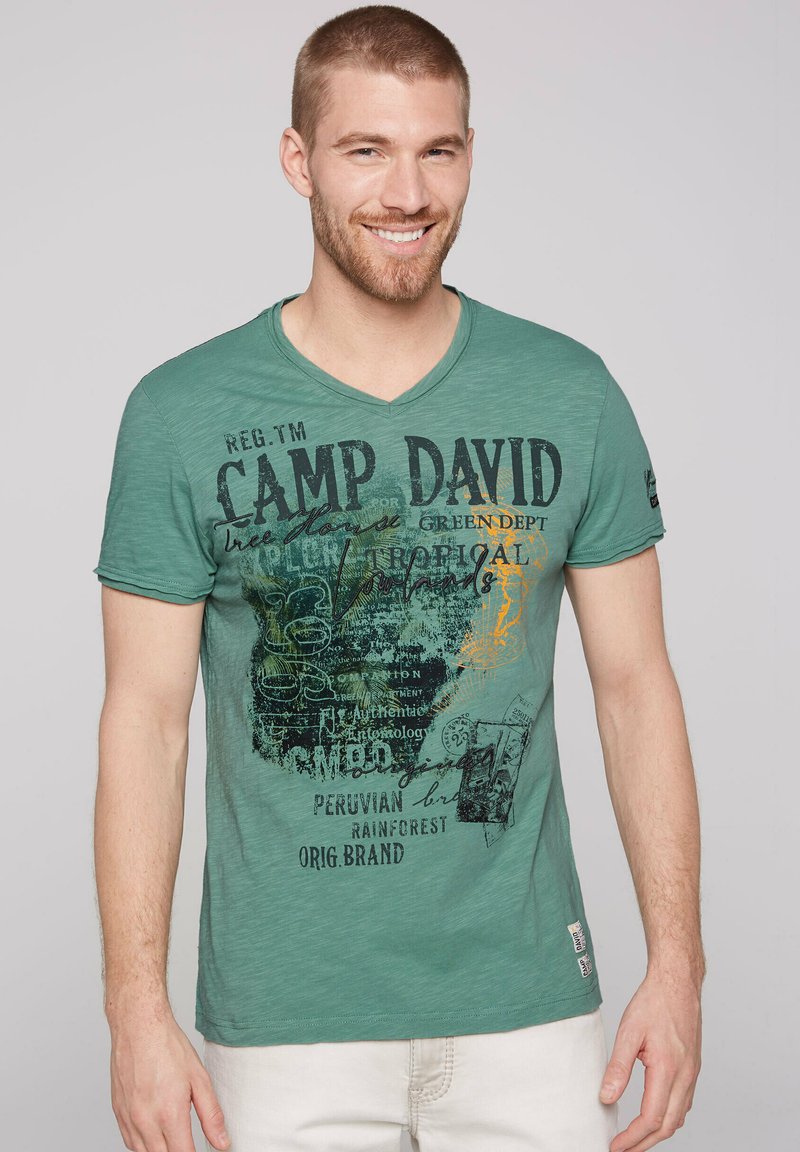 Camp David V-SHIRT MIT PRINTS UND STICKEREIEN - Print T-shirt - deep ...