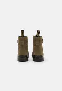Dr. Martens COMBS TECH UNISEX - Plateaustiefelette - olive/oliv ...