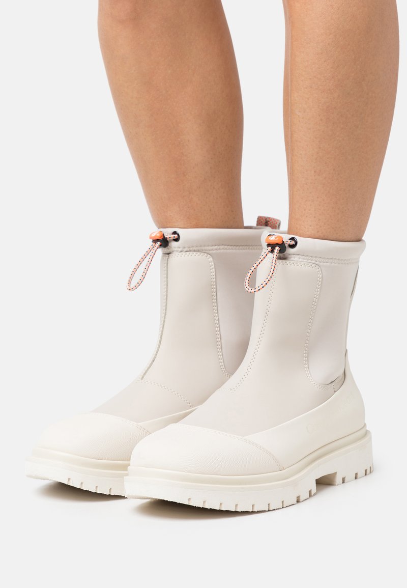 Calvin Klein Jeans CHUNKY COMBAT CHELSEA BOOT RUB - Classic ankle boots ...