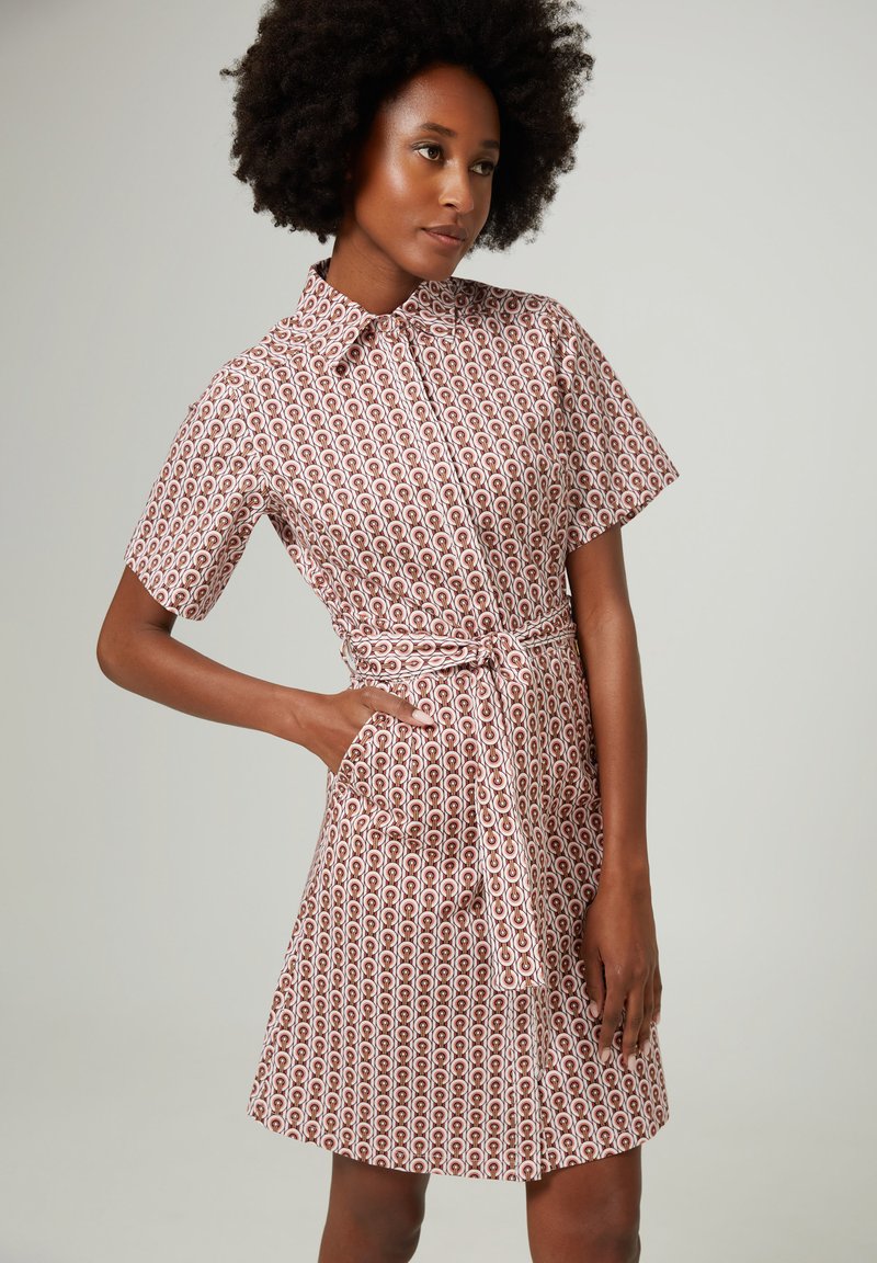 4funkyflavours SIRENS - Robe chemise - multicoloured/marron clair ...