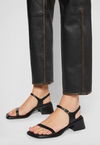 Vagabond INES - Riemensandalette - black/schwarz - Zalando.de