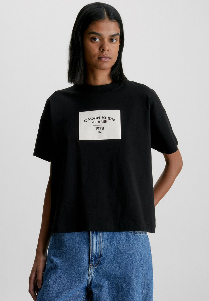 Calvin Klein Jeans LOGO PATCH - T-Shirt print - ck black/schwarz ...